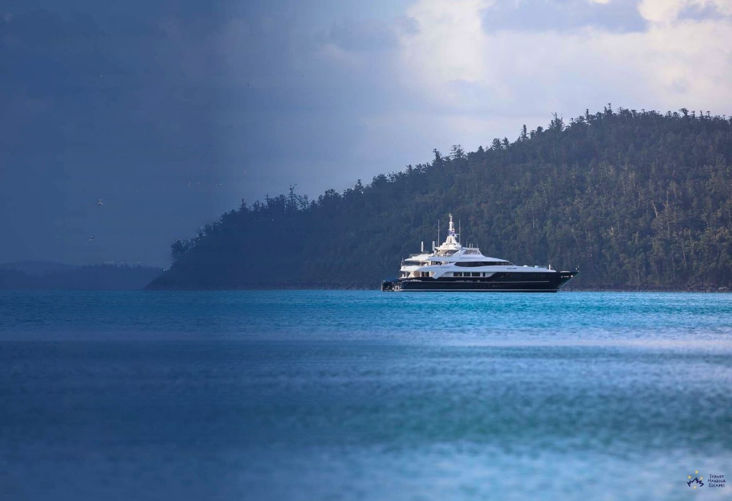 Mischief Boat Hire - Luxury Superyacht Charter - Sydney Harbour