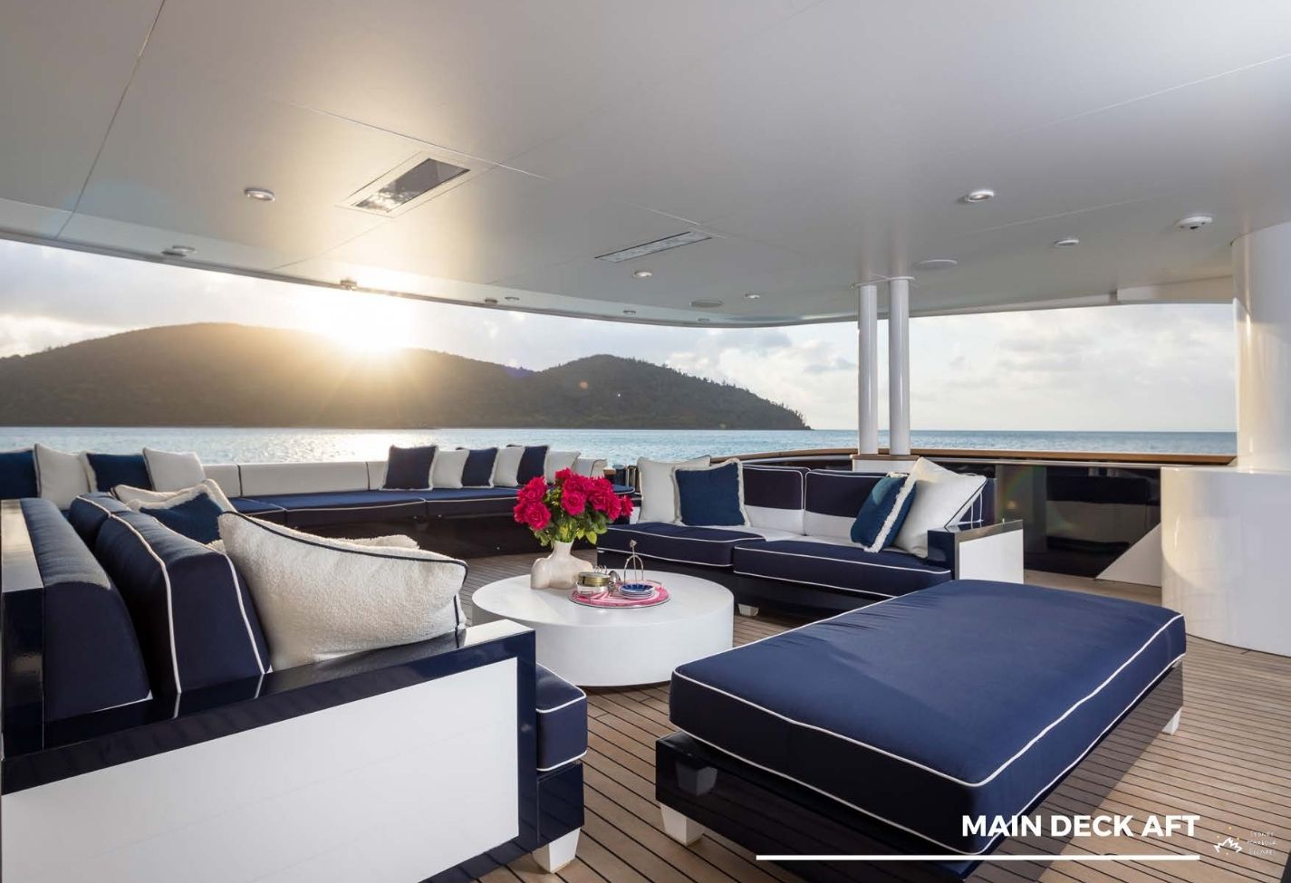 Mischief Boat Hire - Luxury Superyacht Charter - Sydney Harbour
