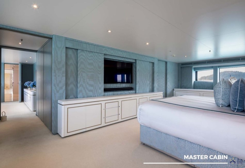 Mischief Boat Hire - Luxury Superyacht Charter - Sydney Harbour