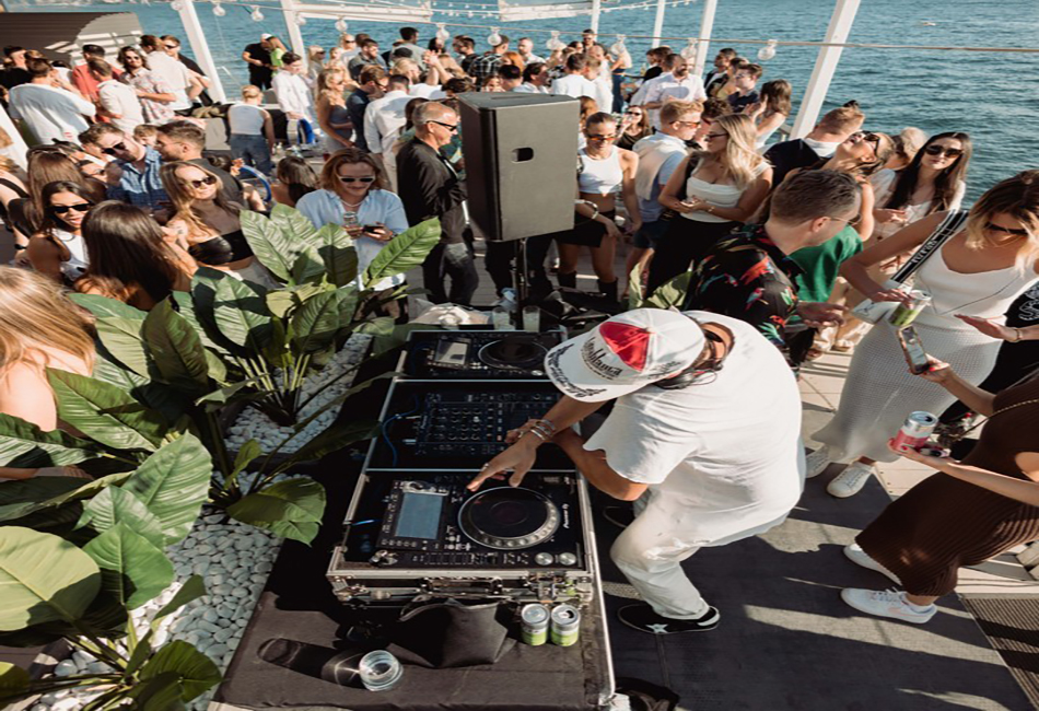 The Island Boat Hire - Private Boat Charter - Sydney Harbour